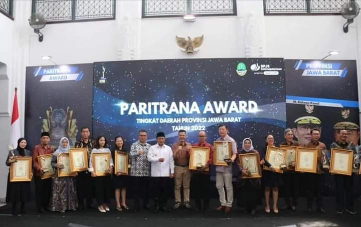 Pemkab Sukabumi Raih Penghargaan Paritrana Award Juara Ke 3 Kategori Perusahaan Usaha Layanan ...