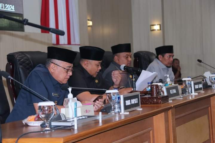 Rapat Paripurna DPRD Kabupaten Sukabumi Ke 7 Bahas Penyampaian Nota ... Rapat Paripurna DPRD Kabupaten Sukabumi Ke 7 Bahas Penyampaian Nota ...